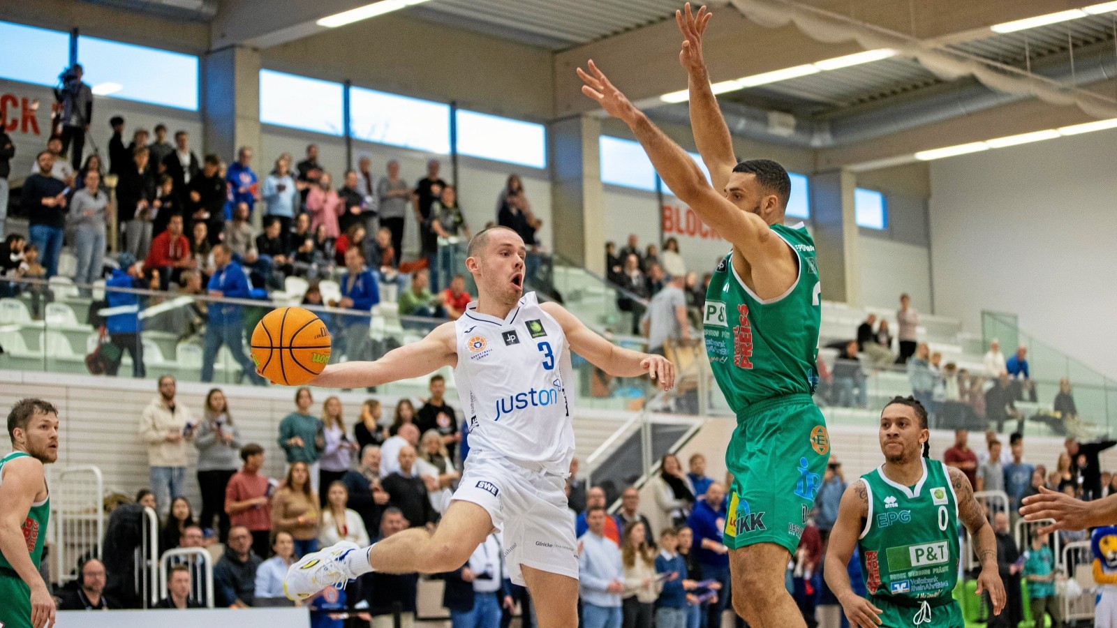 Basketball Löwen geht nach der Pause die Puste aus