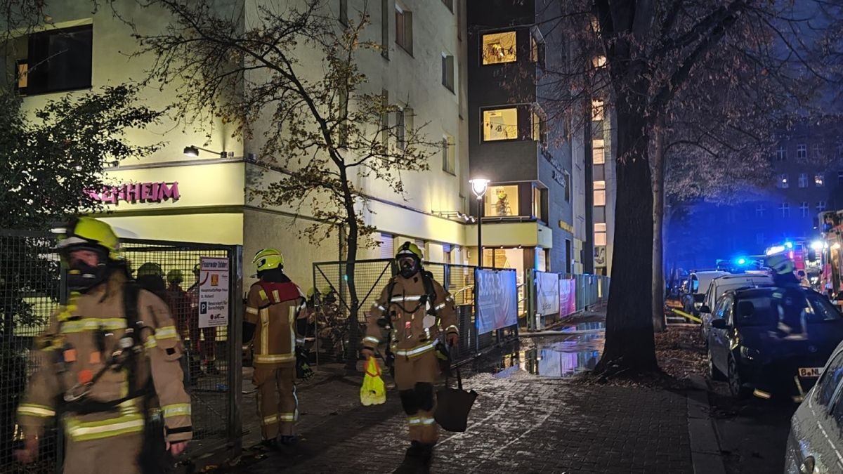 Brand Berlin heute: Feuer in Seniorenheim in Neukölln - Frau stirbt