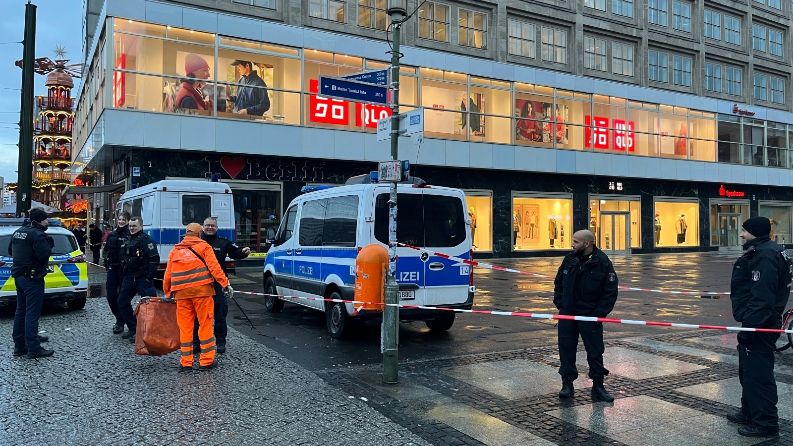 Alexanderplatz: Verdächtiger Koffer - Einsatz beendet
