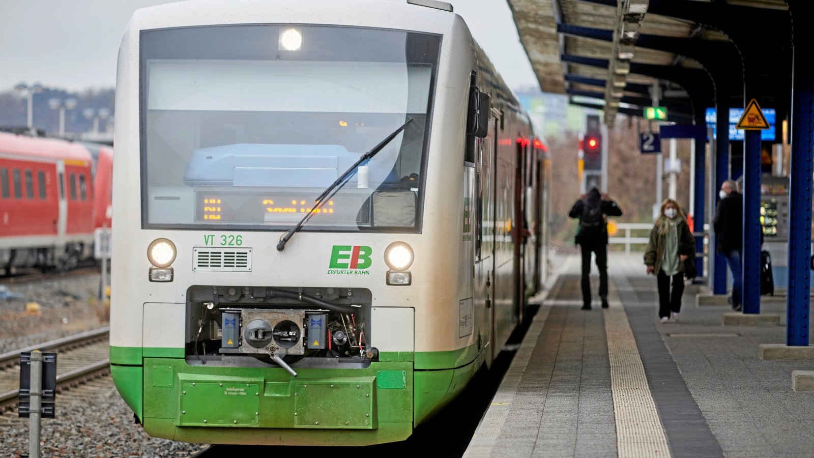 Wegen zu vielen Krankheitsfällen: Zugreisende nach Zeulenroda müssen ab ...