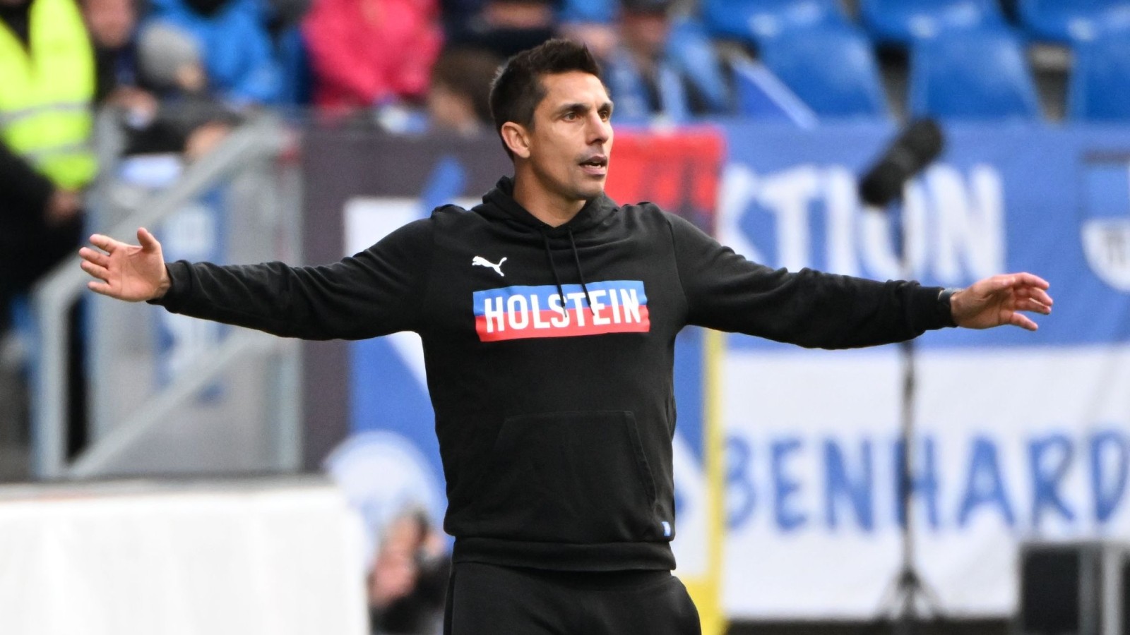 Robin Himmelmann Gast in Holstein Kiels Trainingslager