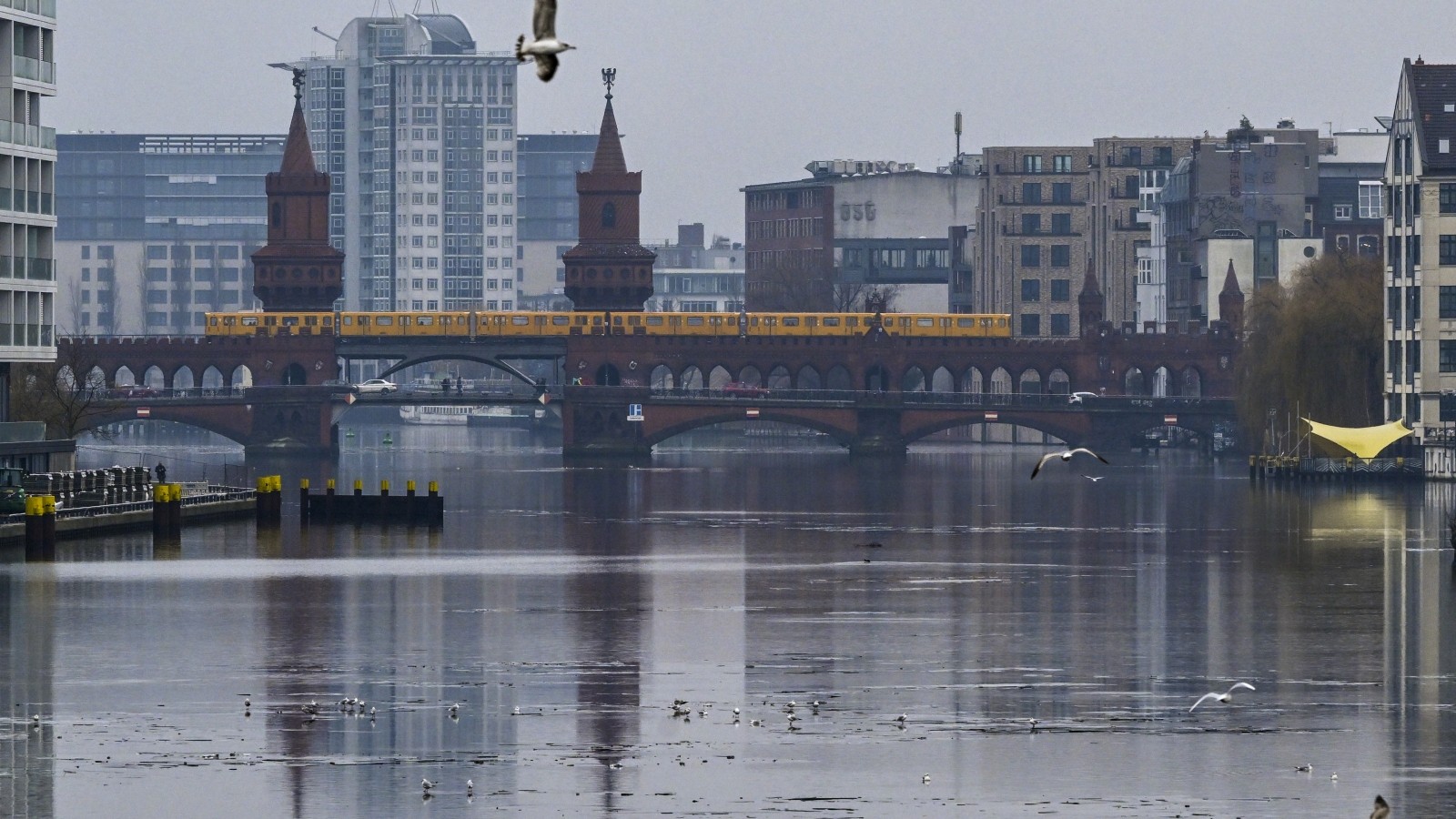 Wetter in Berlin heute & morgen: Es bleibt grau und kalt