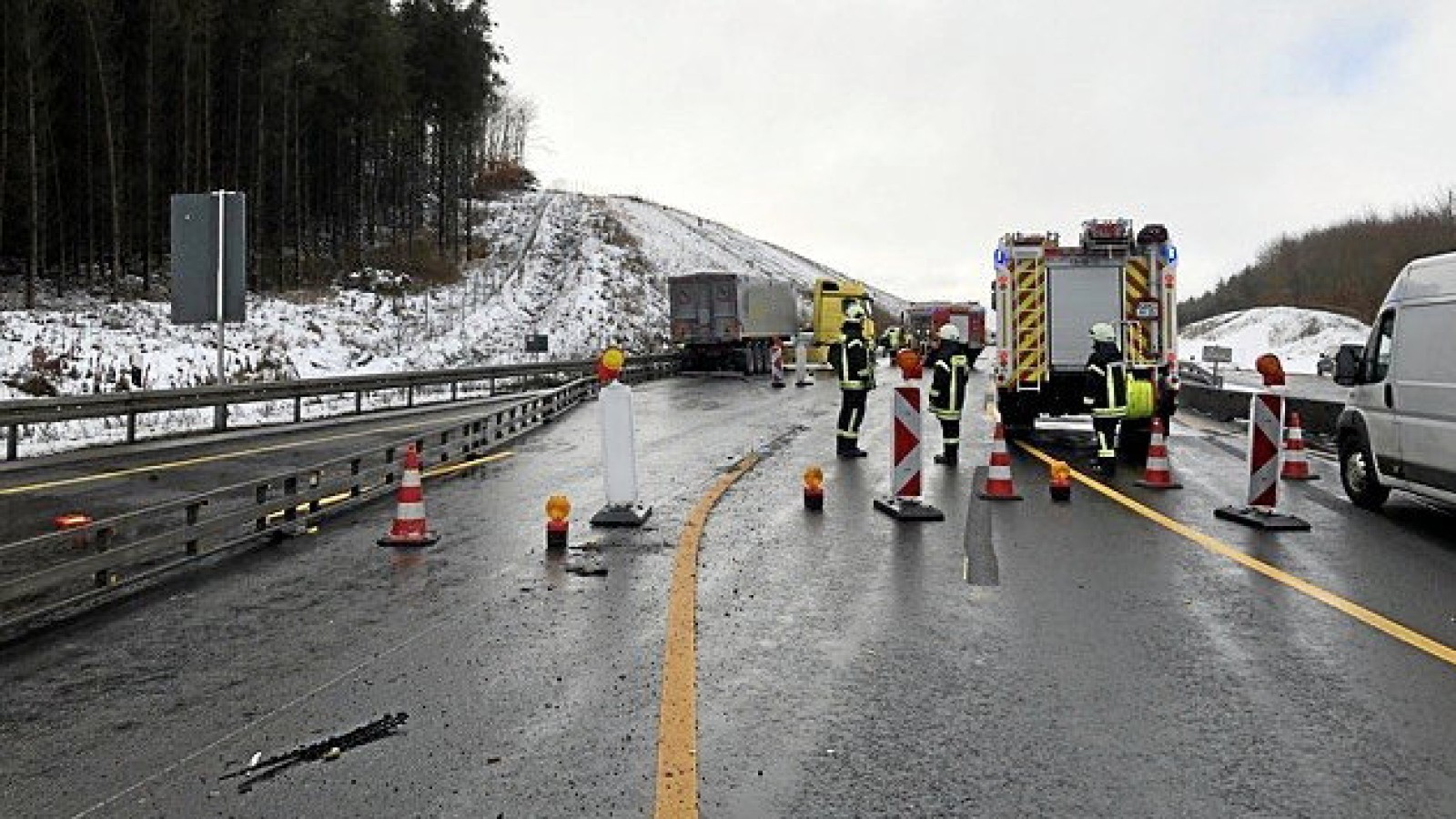 Lastwagen-Unfall: A7 bei Seesen stundenlang komplett gesperrt
