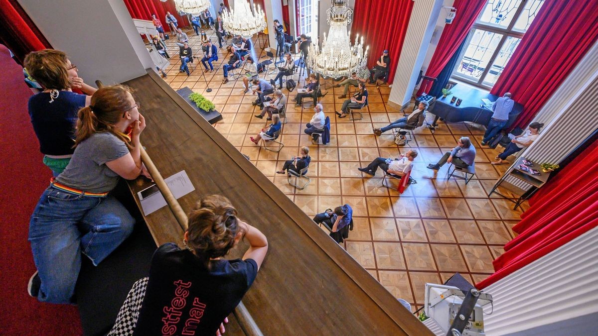 Foyergespräch im DNT diesmal über Mobilisierung von rechts