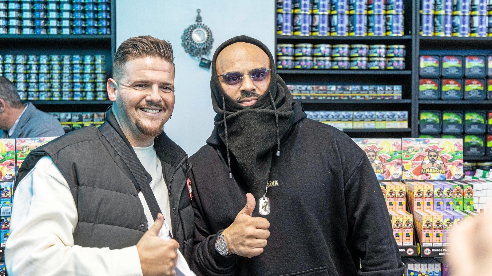 Rapper Massiv besucht Fans in Salzgitter auf Werbetour