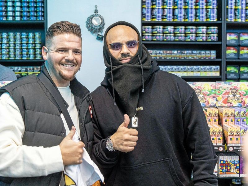 Rapper Massiv besucht Fans in Salzgitter auf Werbetour