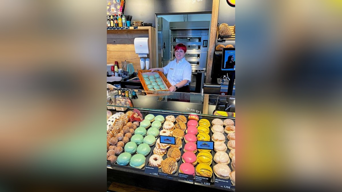 Bäckerei verkauft 10.000 grüne Pfannkuchen für Kinderhospizarbeit ...