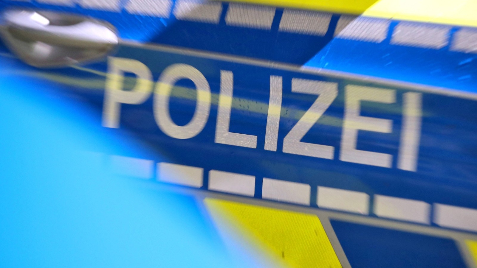 Ohne Führerschein und unter Drogeneinfluss Unfall verursacht