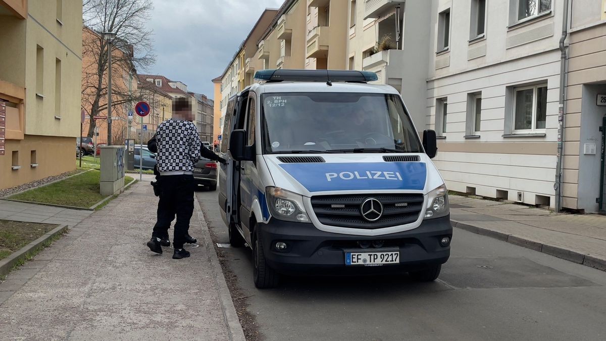 SEK stürmt Wohnung in Erfurt - Fährtenhund sucht nach 21-Jährigem