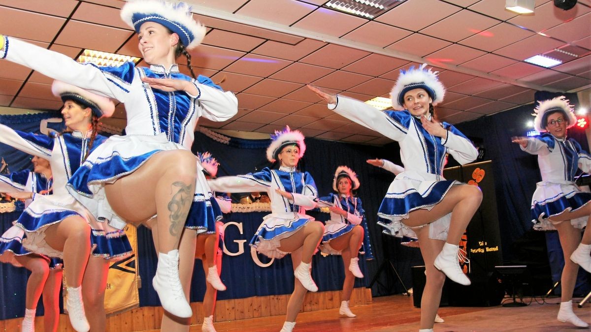 Tanzmariechen lassen Narren-Herzen höher schlagen