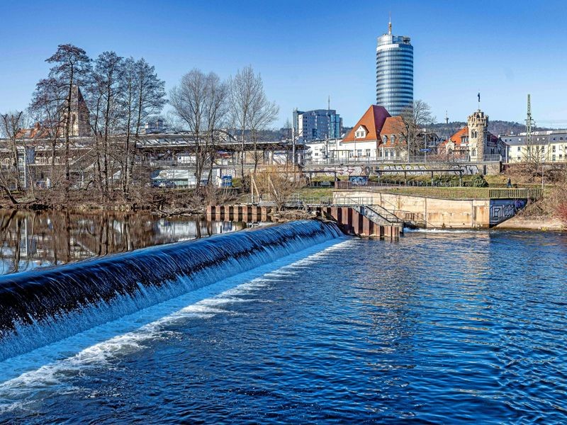Igitt! Ein Anstößiger Wurm in der Saale bei Jena