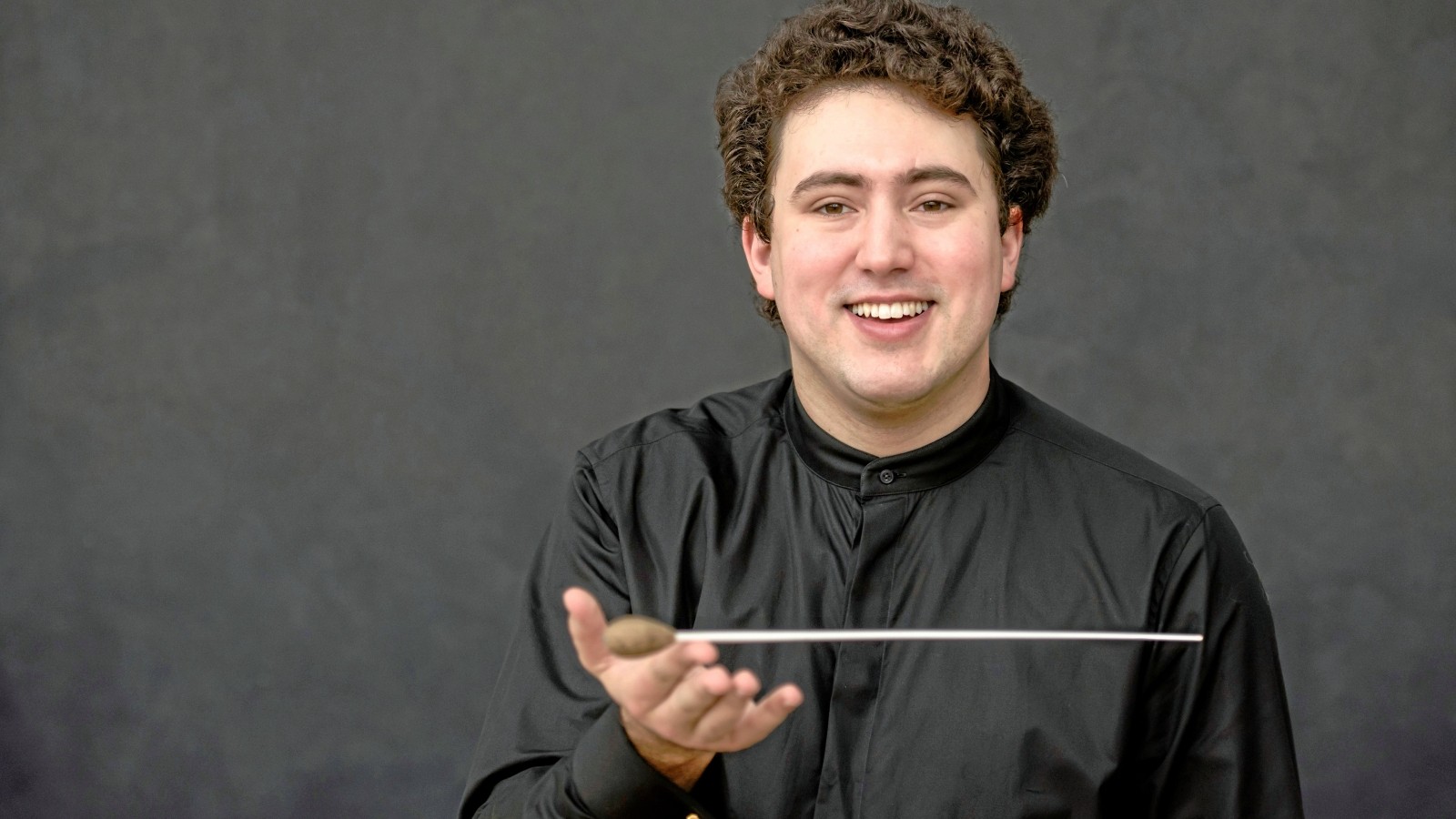 GMD versus Greencard: Alexander Prior macht als Chefdirigent am Theater ...