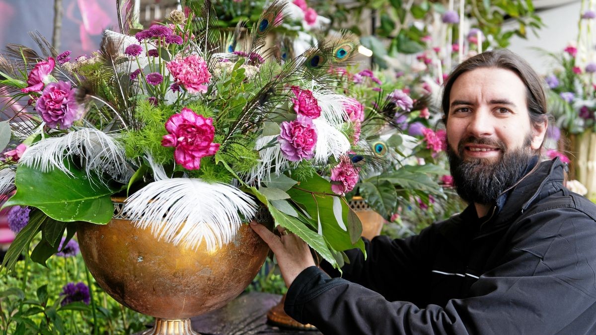Kindelbrücker Floristmeister gestaltet zwei Festtische