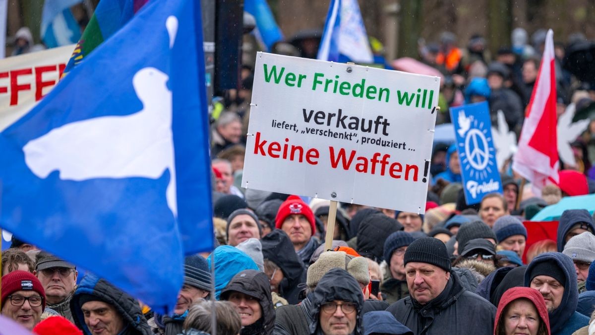 Demo Berlin heute: Polizei - Rund 13.000 Teilnehmer bei umstrittener ...