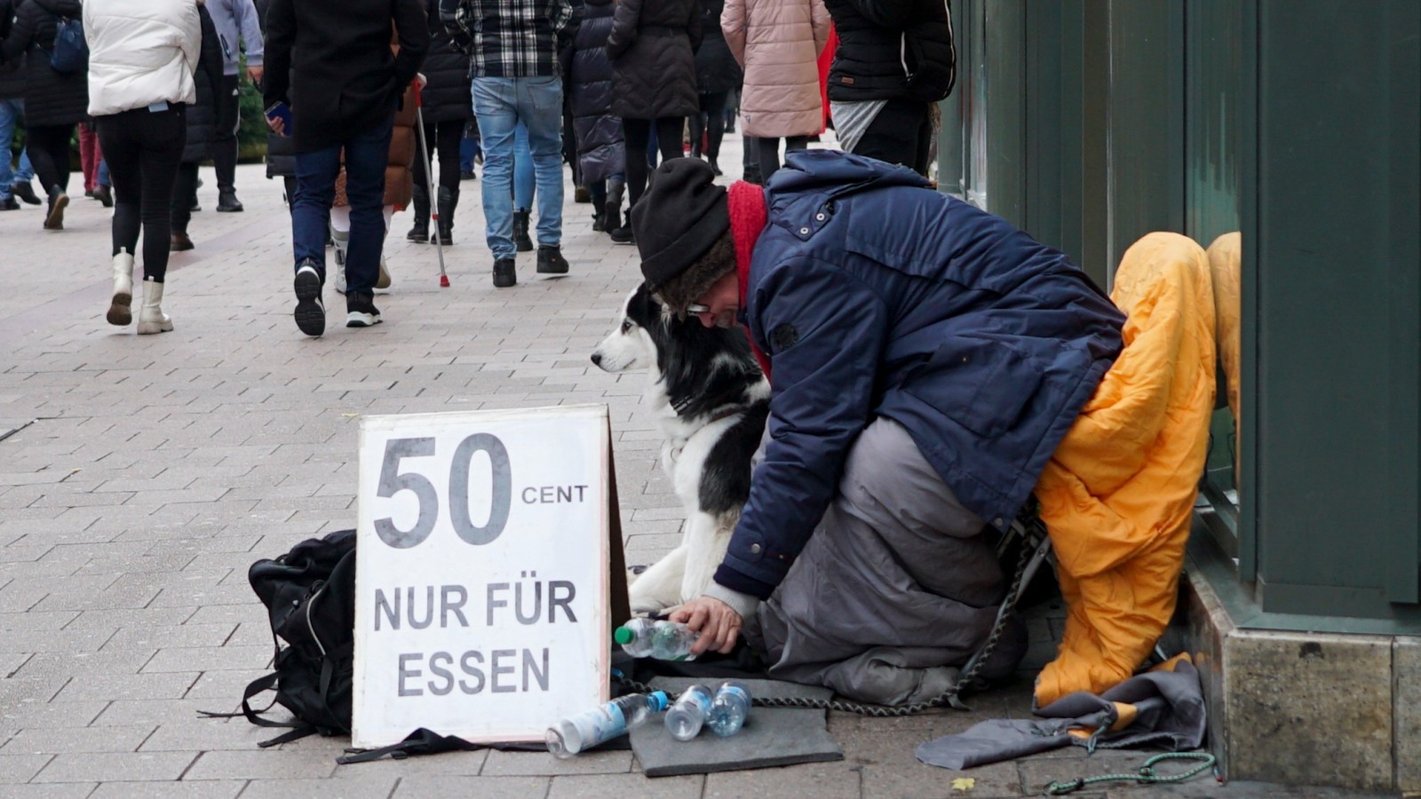 Obdachlose in Hamburg: Hinz&Kunzt kritisiert Vertreibung von Bettlern aus der City