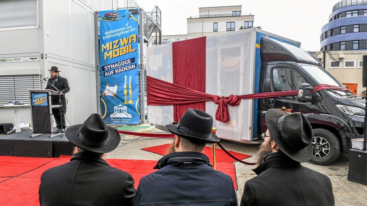 Synagoge rollt samt Rabbiner quer durch Deutschland