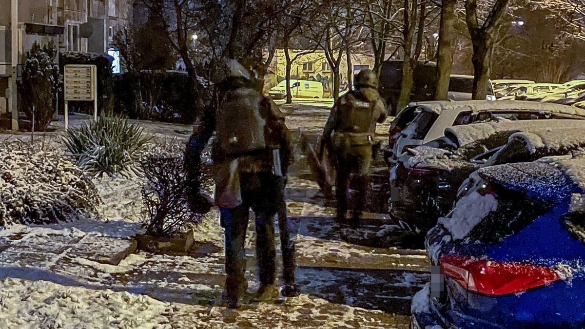 SEK Stürmt Wohnung in Erfurt - Die Bilder vom Einsatz