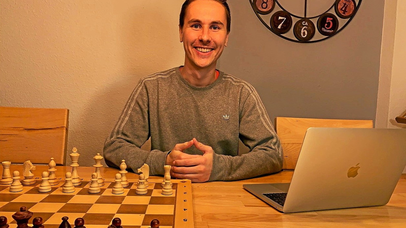 Niko Salewski aus Hagen reist um die Welt und gründet Firma