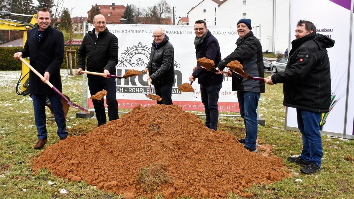 Symbolischer Spatenstich für Glasfasernetz in Eisenberg