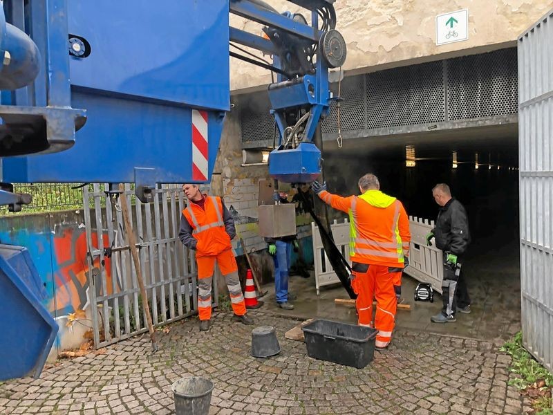 Bitumen-Pfropf im Kanal beschäftigt die Stadt immer noch