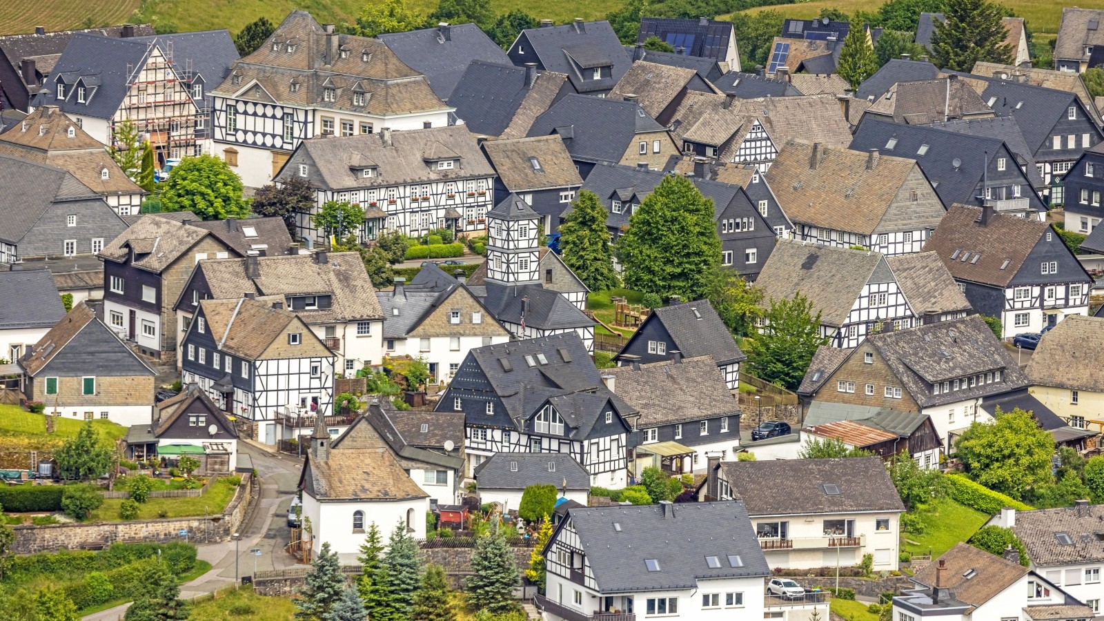 Denkmalschutz in Eversberg: Neue Lösung für alte Dächer?