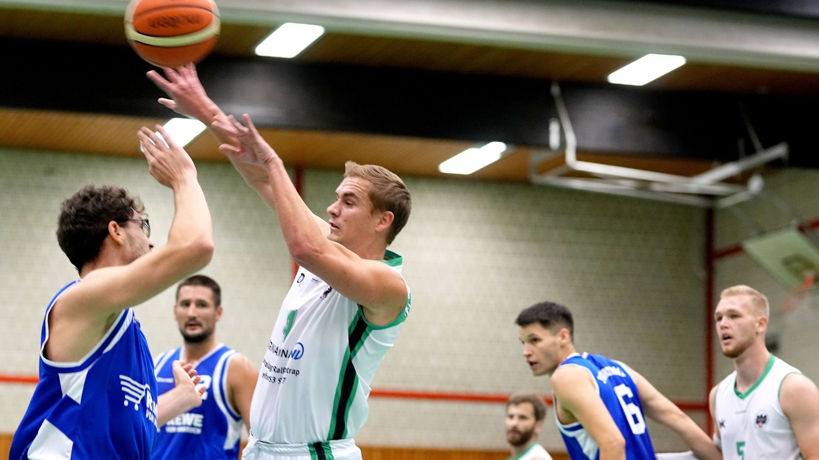 Adler Union Frintrop: Korbjäger senden ein Lebenszeichen