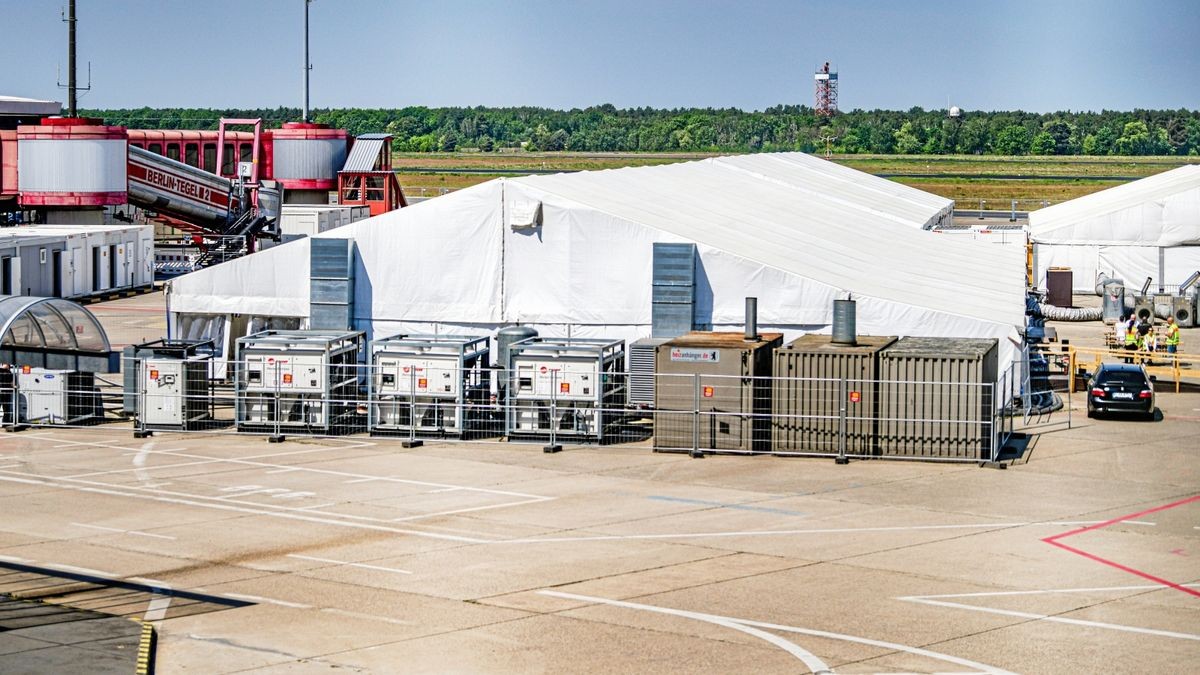 Welcome to the arrival center Tegel, King Charles!