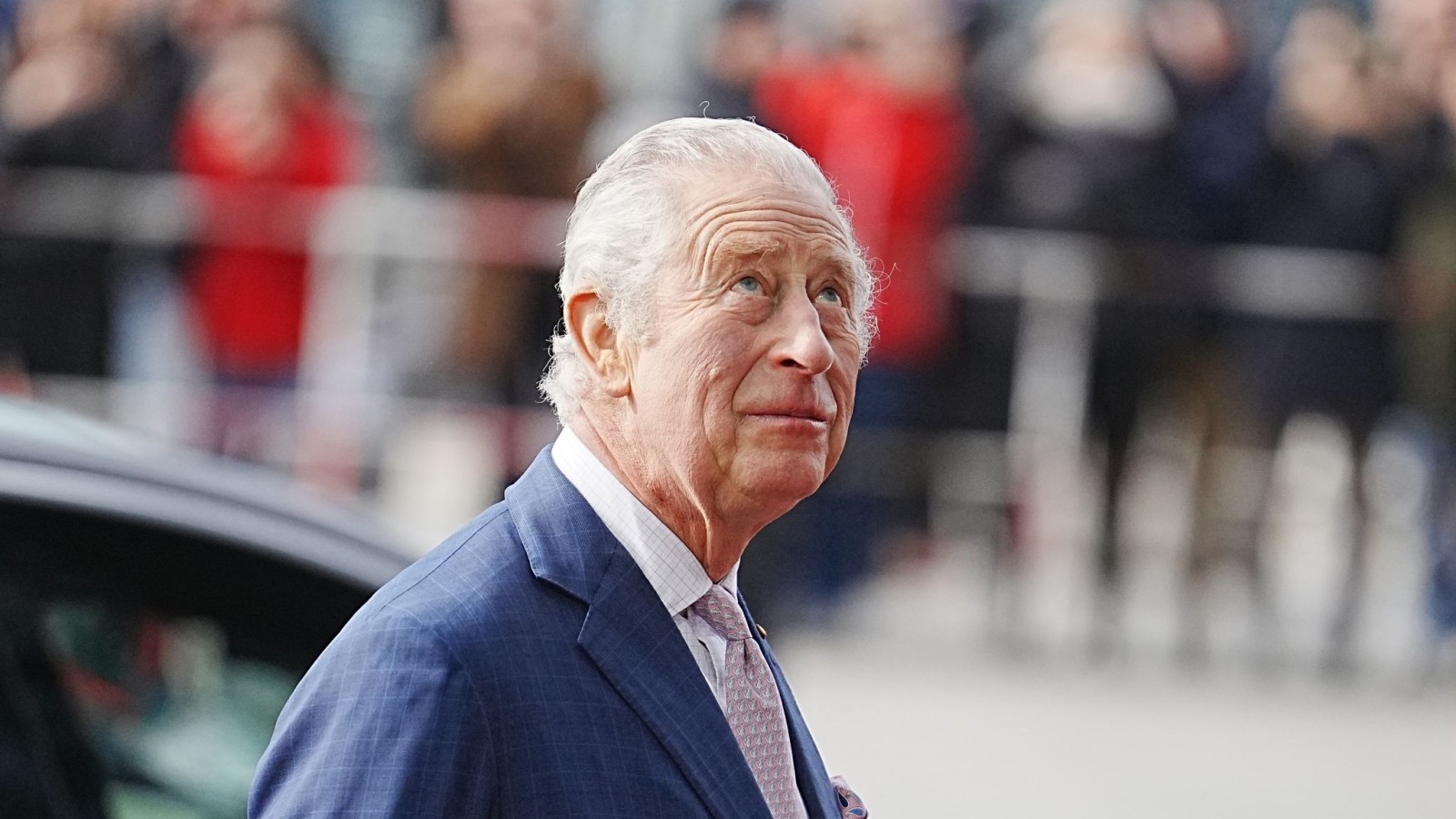 Charles und Camilla im Zug nach Hamburg aufgebrochen