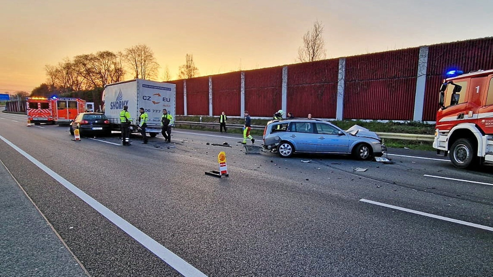 A 40-Unfall in Bochum: Drei Verletzte bei Unfall am Stauende