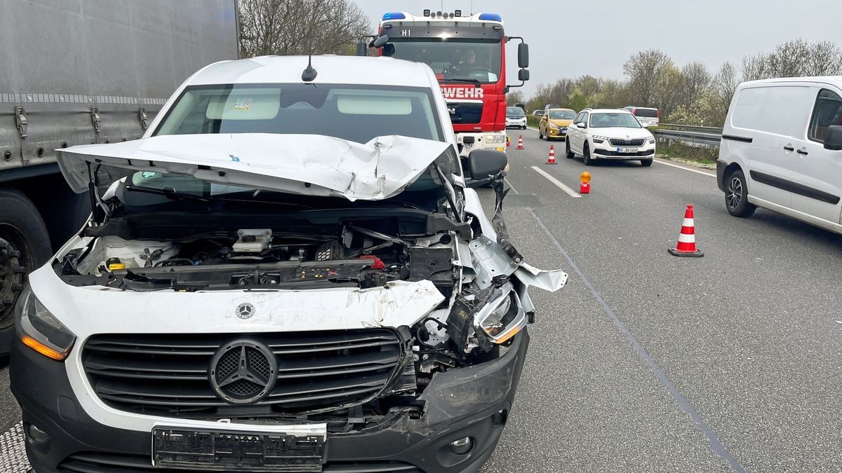 A57: Langer Stau nach Unfall mit Blutplasma-Transporter