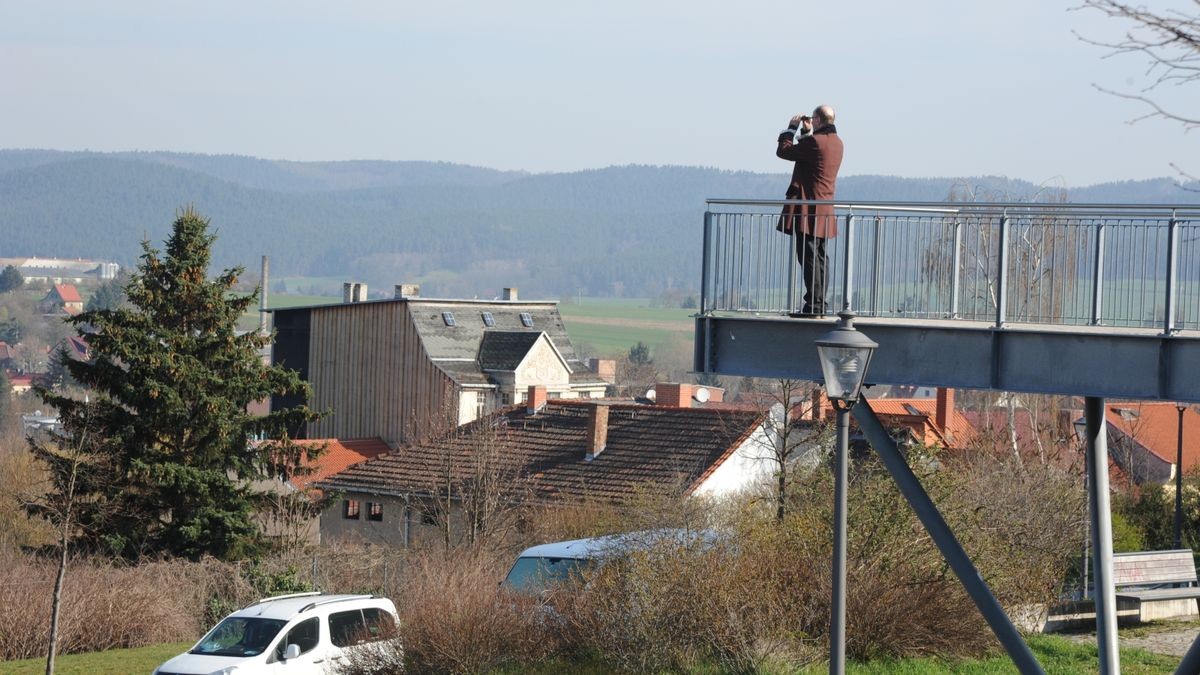 Goethe überrascht Teilnehmer des Pößnecker Osterspaziergangs