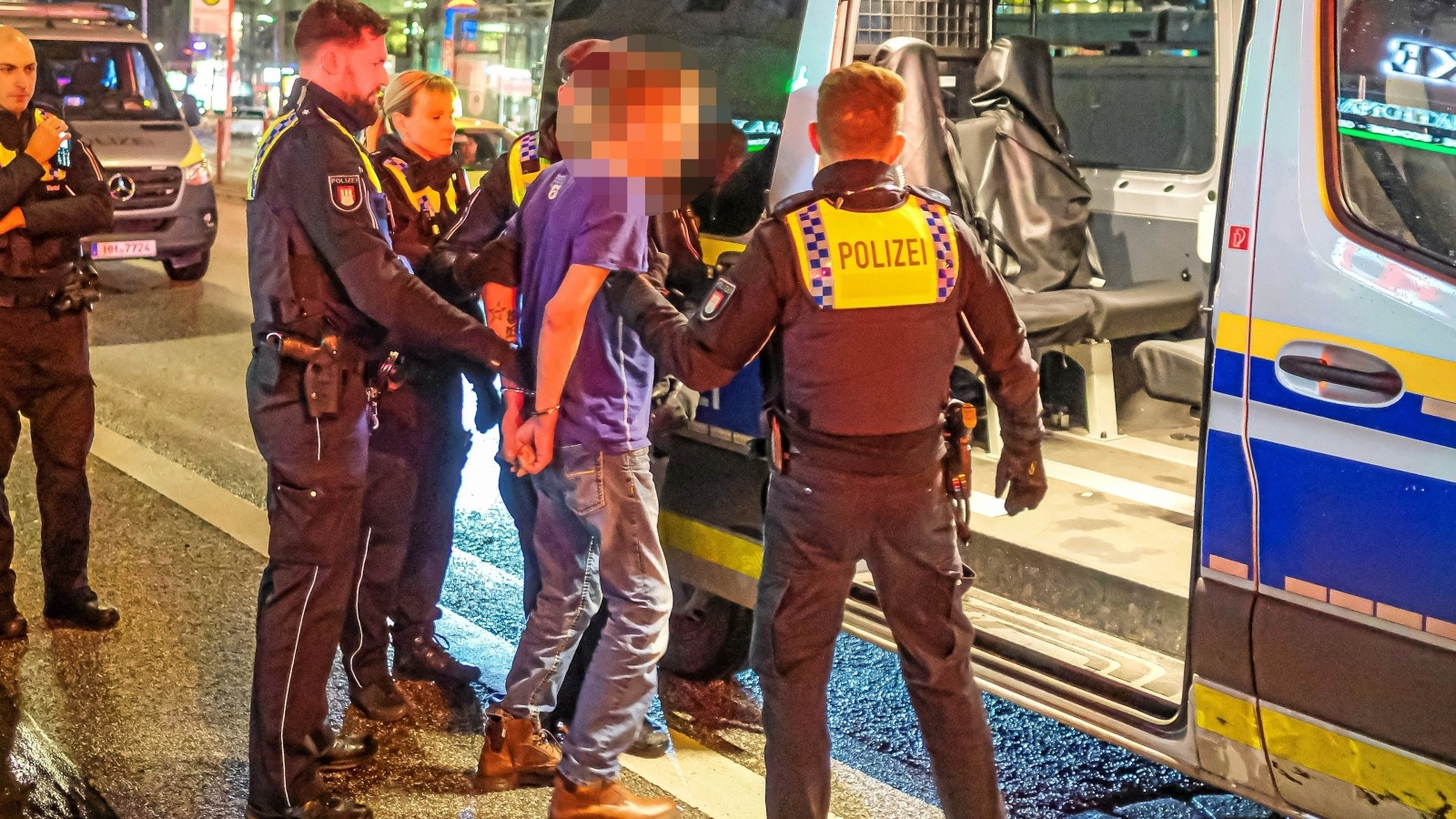 SEK-Einsatz in Hamburg: Mann droht mit Waffe in „Drogenhöhle“