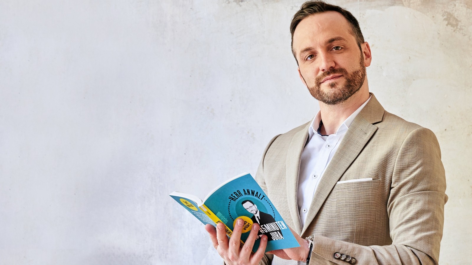 „Herr Anwalt“ aus Dortmund: Vom Juristen zum TikTok-Star