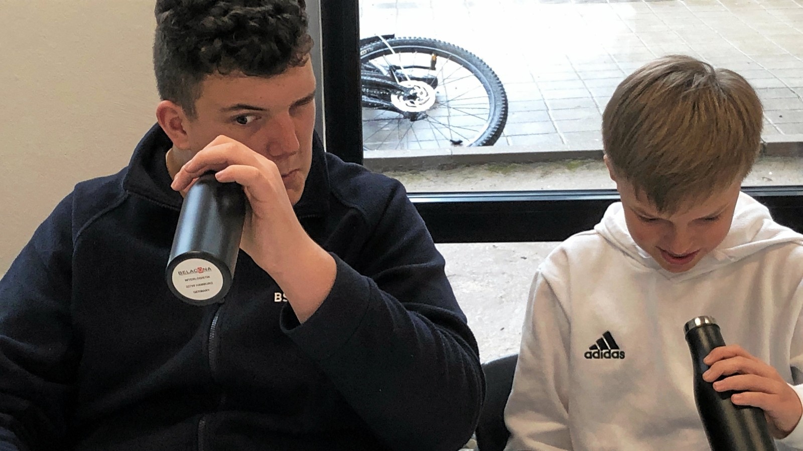 Vechelder Gymnasiasten verbannen Einwegflaschen