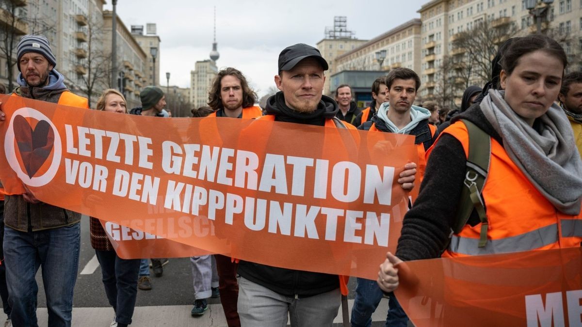 Klimaaktivisten starten Blockaden in Berlin