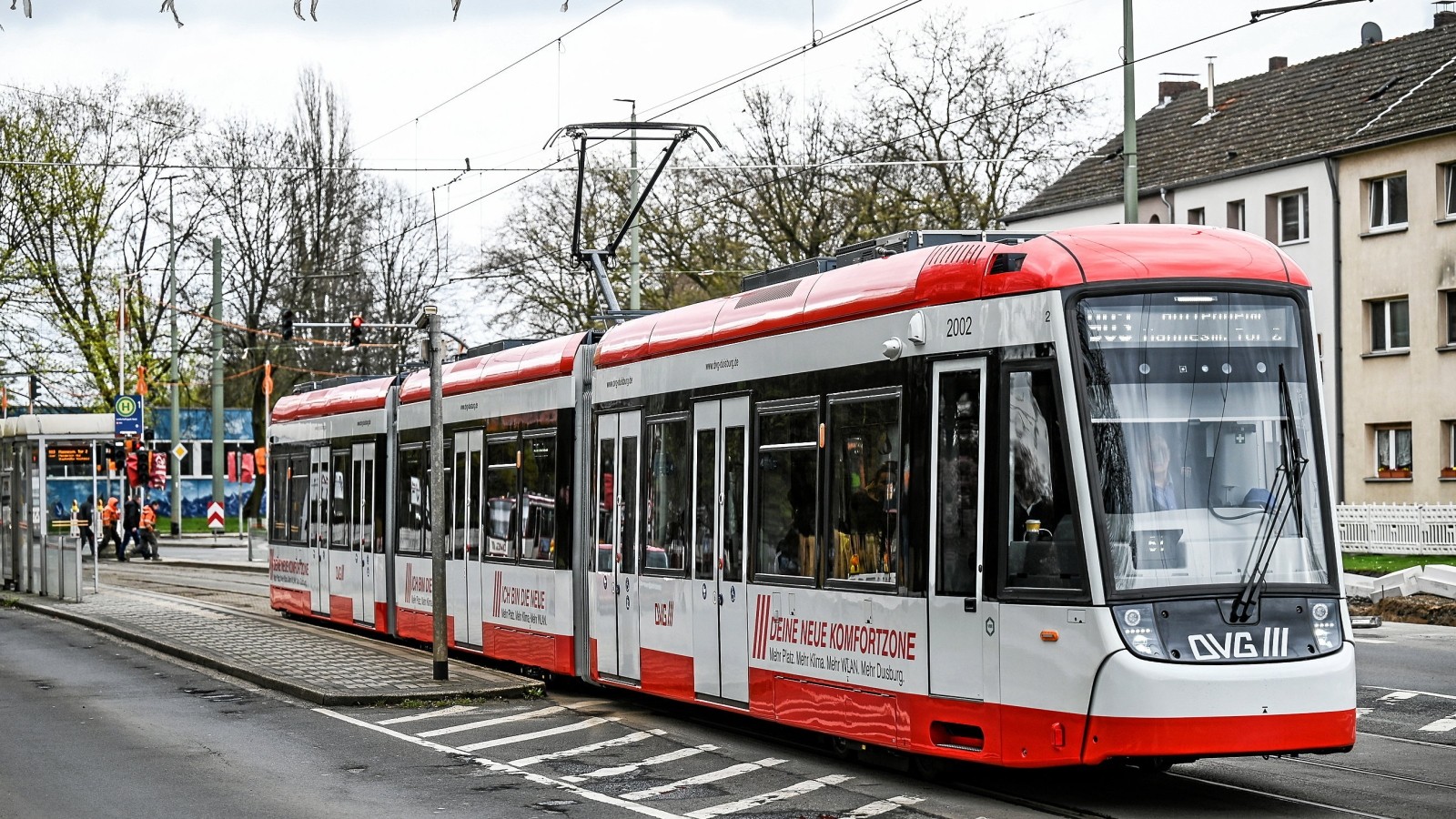 Neue DVG-Bahn nach wenigen Tagen mit Graffiti beschmiert