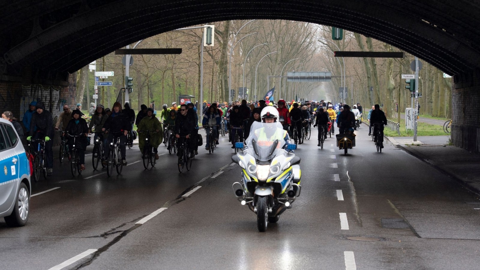 A100 in Berlin: Autobahn wegen Protest-Konzert gesperrt