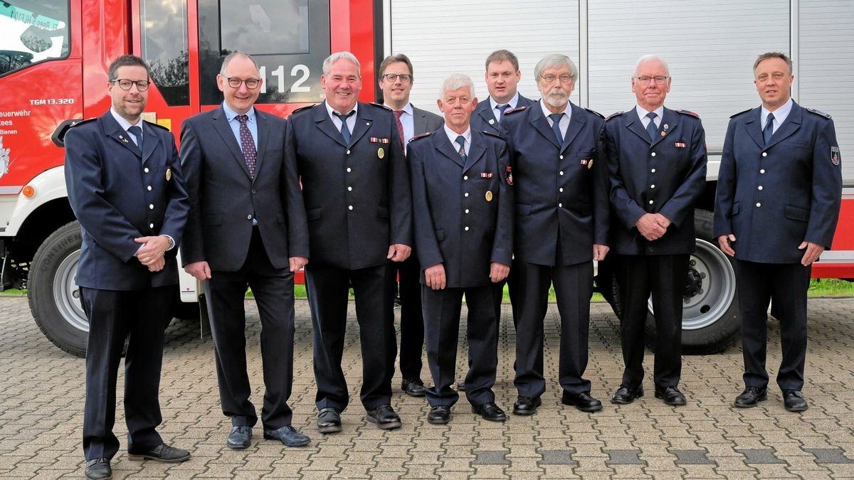 Feuerwehr Rees: Jubilare beim Löschzug Bienen ausgezeichnet