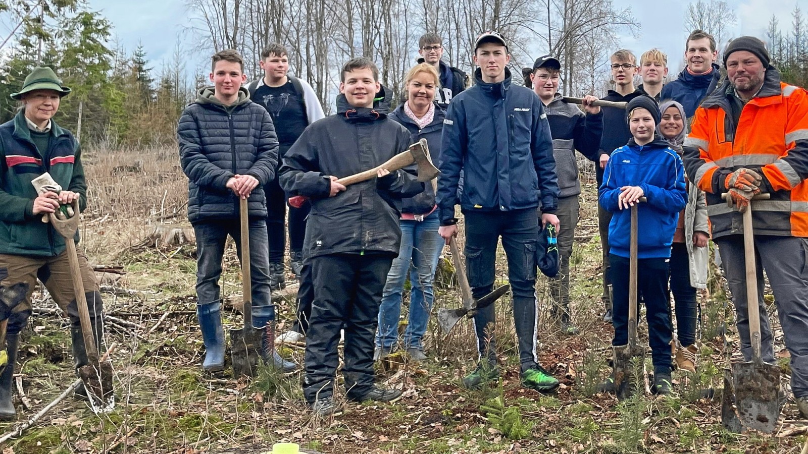 Schüler der OBS Badenhausen helfen bei Rettung des Stadtwaldes