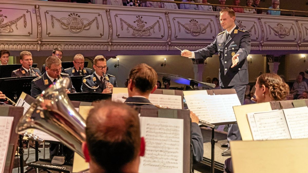 Luftwaffenmusikkorps spielt im Erfurter Rathaus