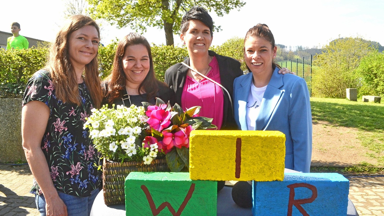 Strahlende Gesichter: Oene-Elspe-Tal-Schule eingeweiht