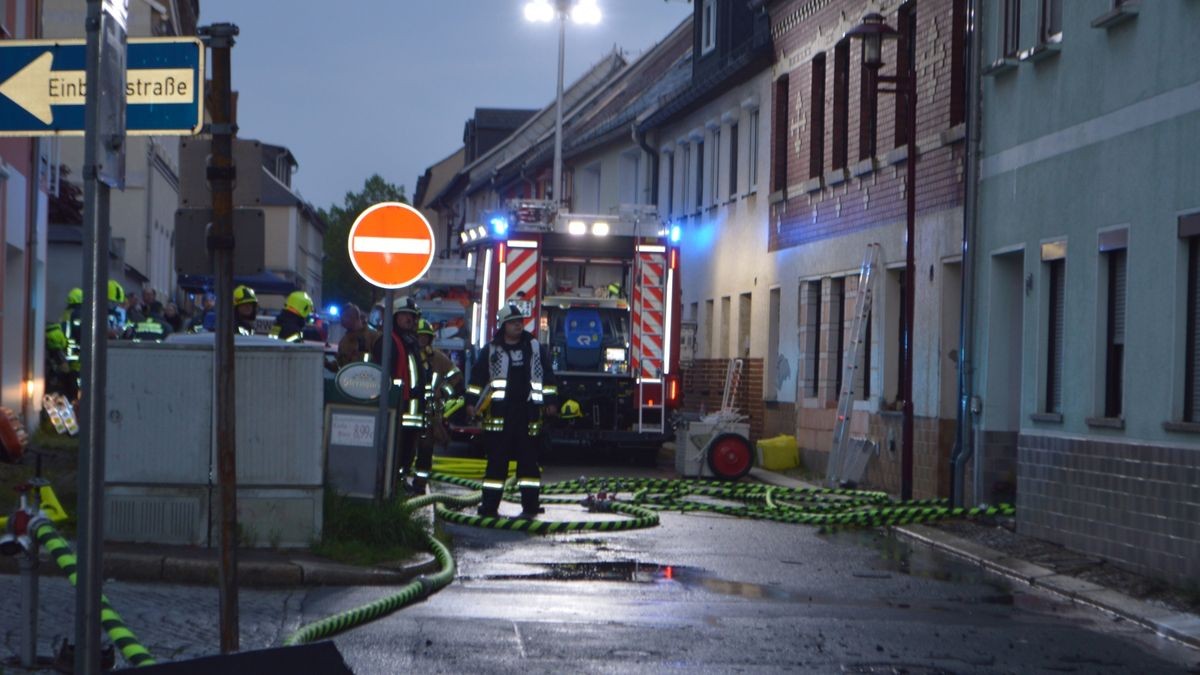 Mehrere Häuser in Flammen - Fotos vom Feuerwehreinsatz in Zeulenroda