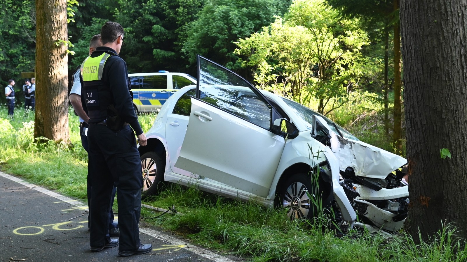 Tödlicher Unfall in Haltern: Fahrer (58) prallt gegen Baum