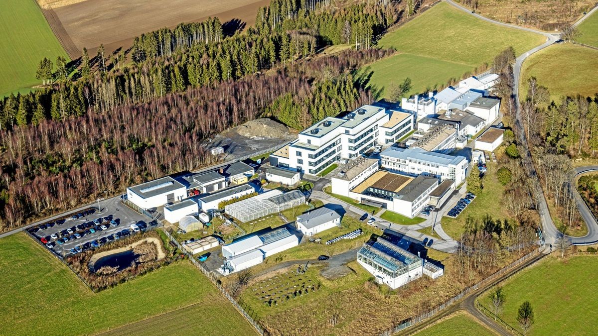 Schmallenberg: Friedrich Merz besucht Fraunhofer Institut