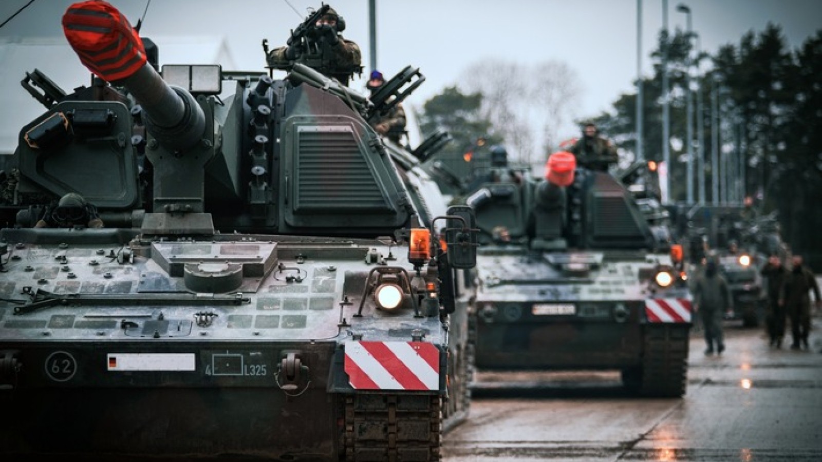 Haubitzen auf der Autobahn