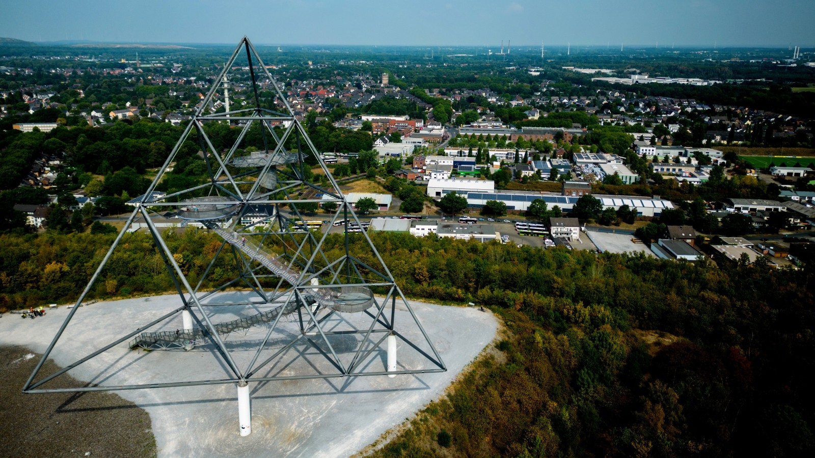 Bottrop: Busfahrer (58) vom Tetraeder aus geblendet