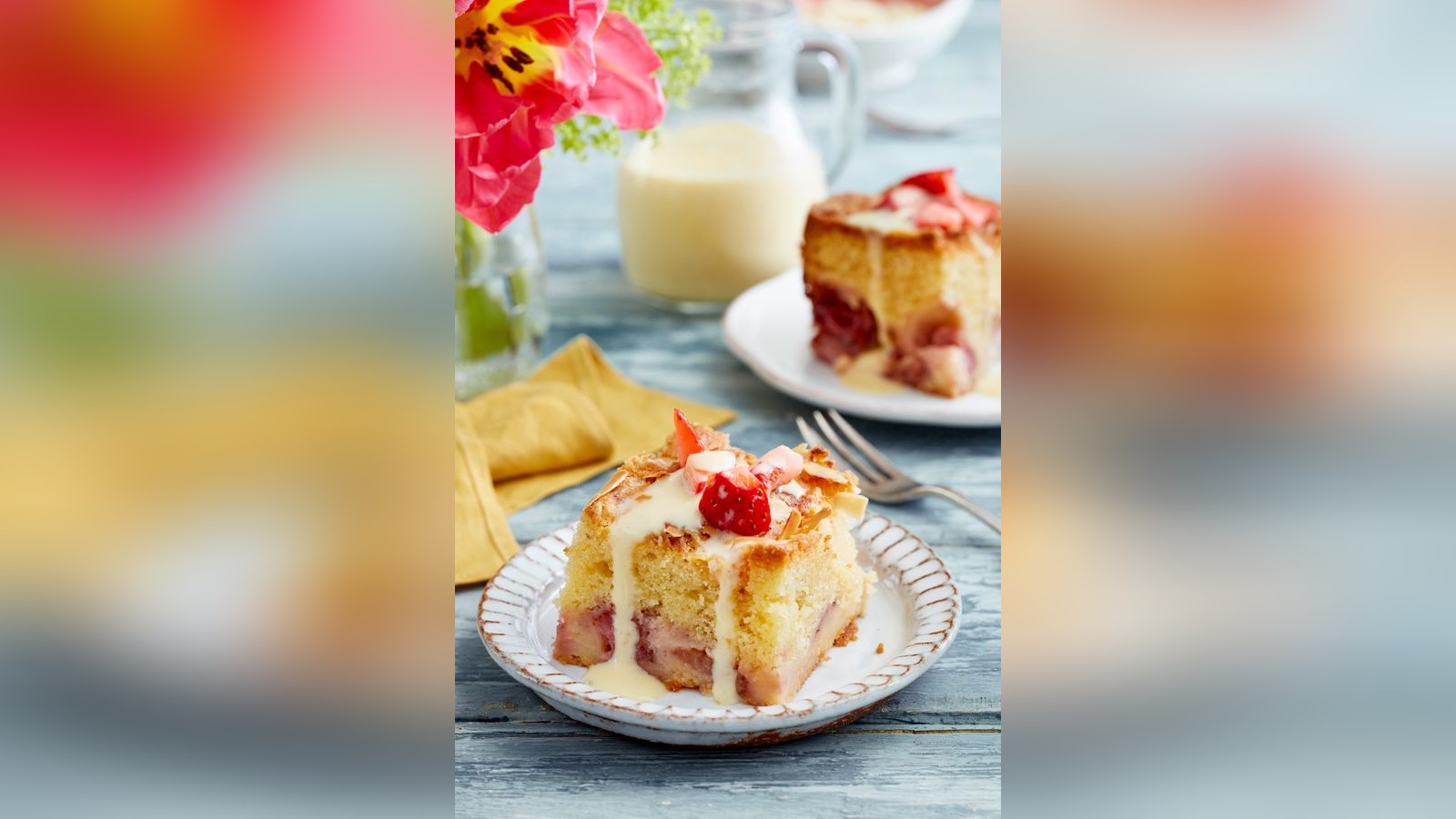 Rezept: Saftiger Butterkuchen mit Erdbeeren und Pudding-Flecken