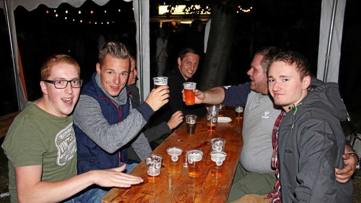 Nervenkitzel in der Bleichsteinhalle, Absacker beim Waldfest