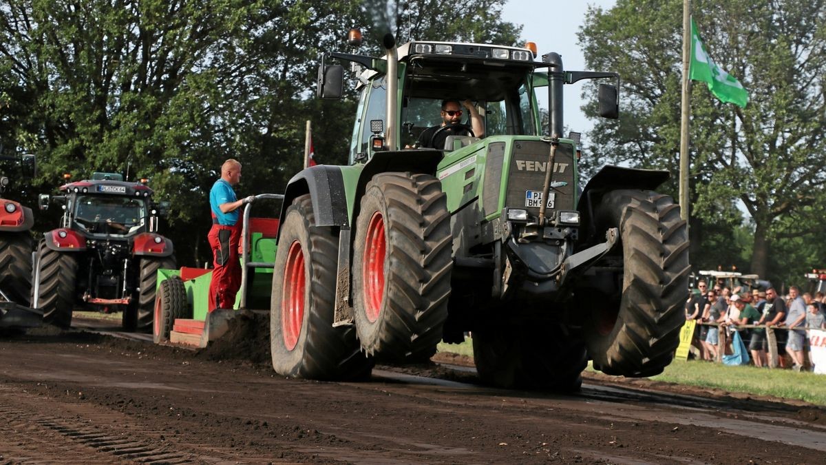 Trecker-Treck Lutzhorn: 200 PS-Monster schleifen tonnenschwere Gewichte