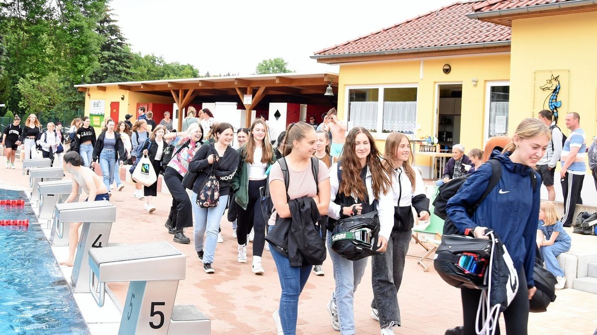 Neues Konzept bei der Freibad-Eröffnung fand in Apolda regen Zuspruch